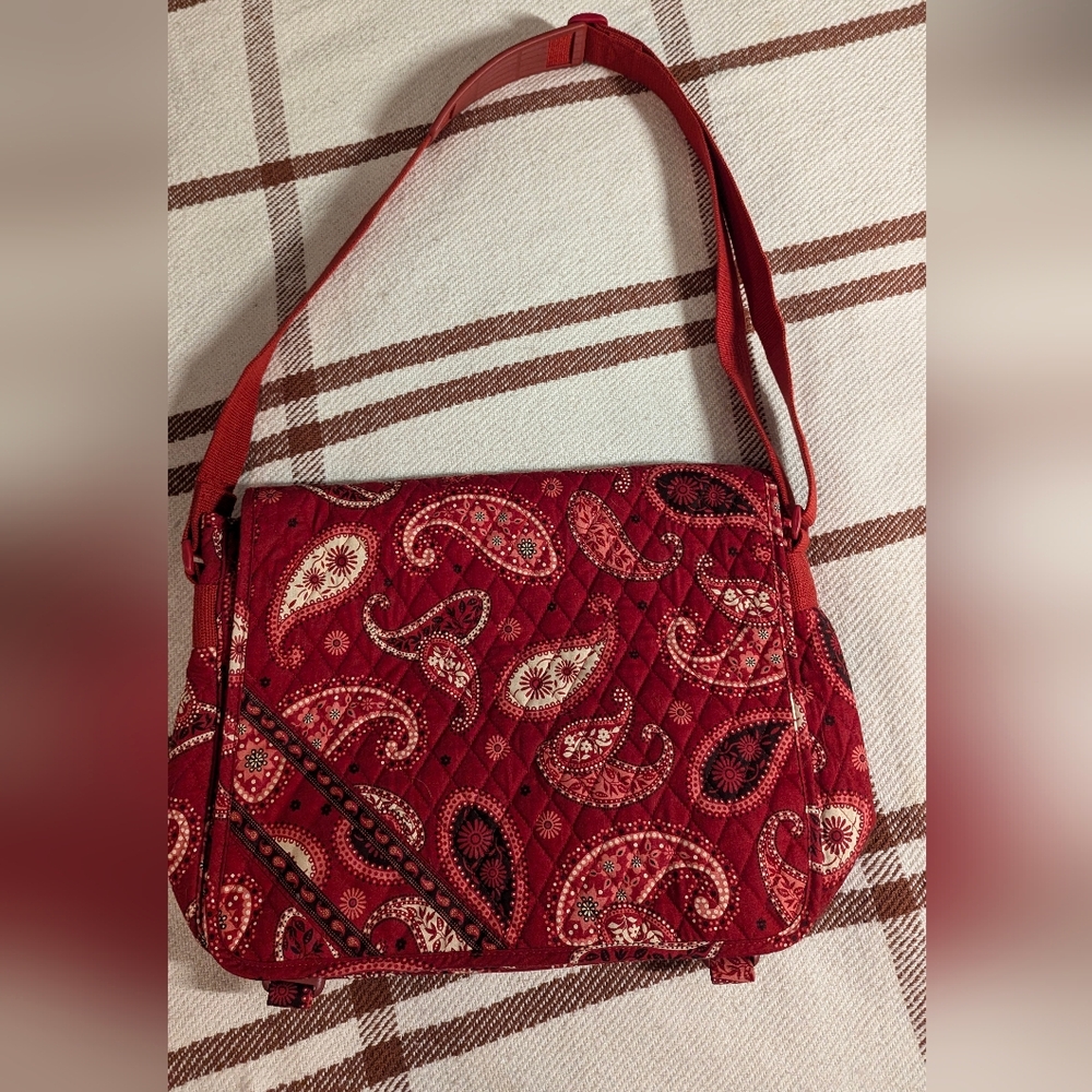 Vera Bradley Mesa Red Messenger Bag - Gem